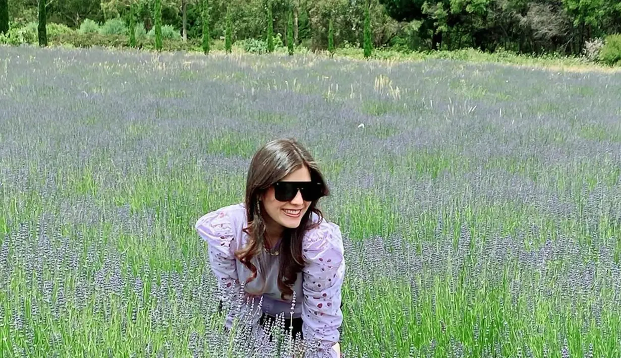 FOTO: Momen Keseruan Liburan Carissa Putri Ke Kebun Bunga Lavender ...