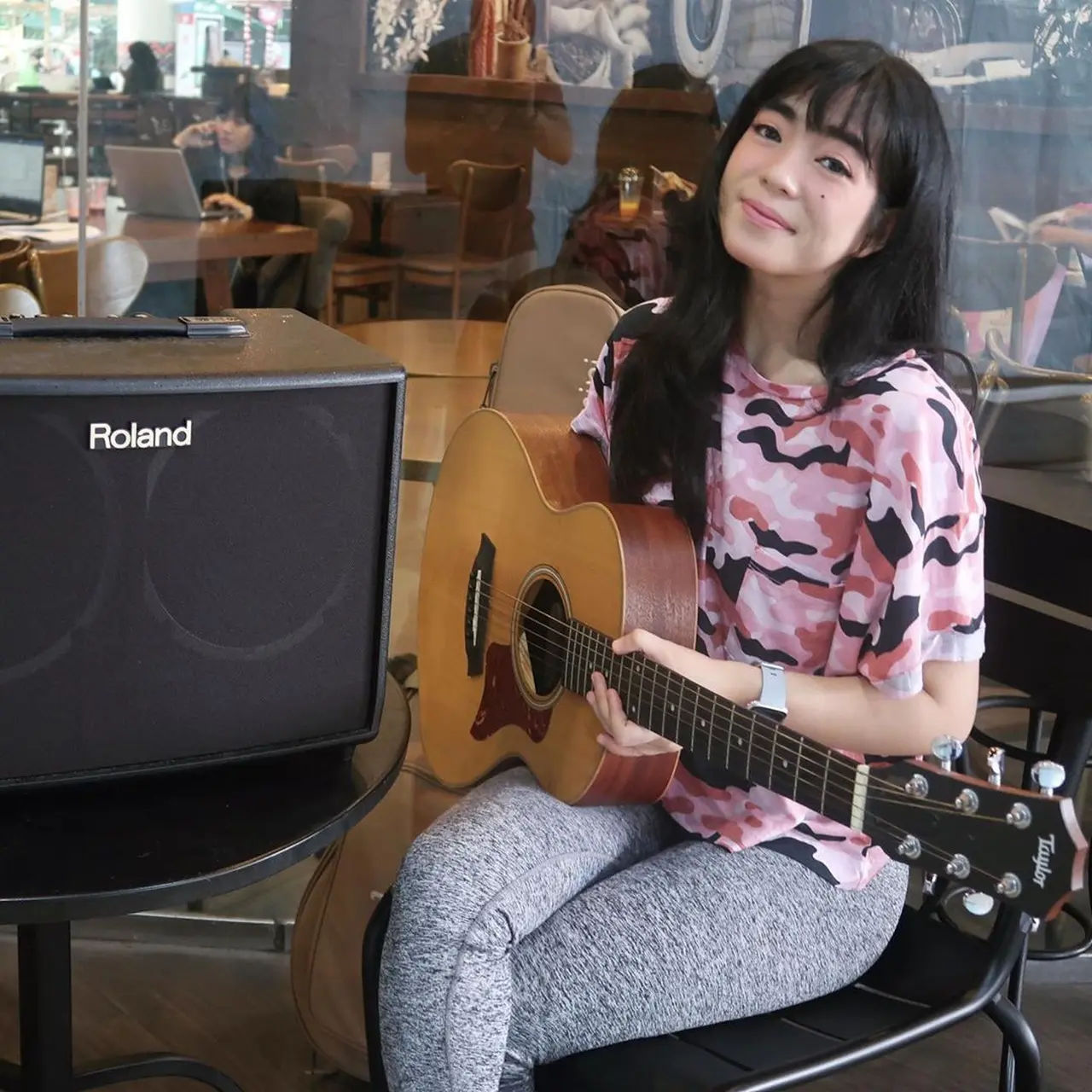 7 Potret Terbaru Prisa, Gitaris Cewek yang Duet dengan J-Rocks - Hot ...