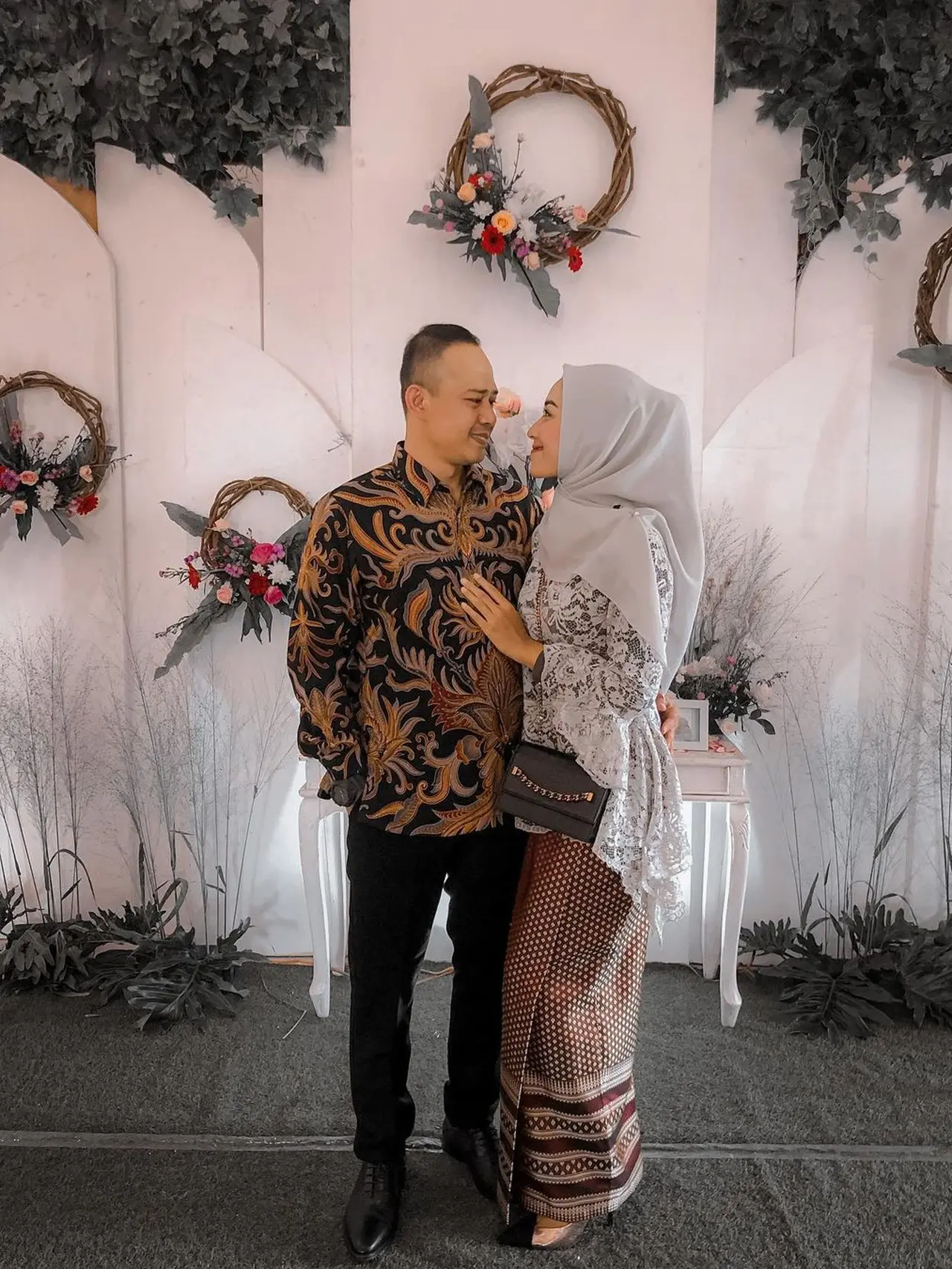 6 Potret Mesra Icha Anisa 'Suara Hati Istri' dan Suami, Bak Masih Pacaran - Hot Liputan6.com