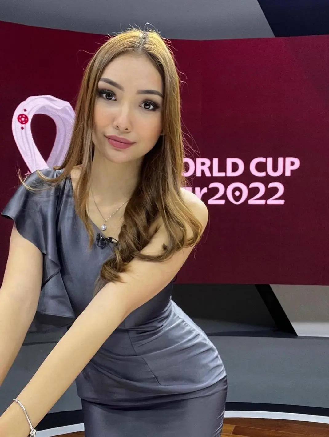 Parade Gaun Hitam Seksi Elegan Natascha Germania Saat jadi Presenter Piala Dunia 2022 - Photo ...