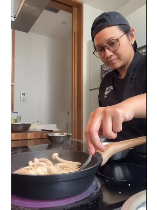 Jadi Chef Pribadi, Ini 6 Potret Arre Prianto Siapkan Hidangan Keluarga ...