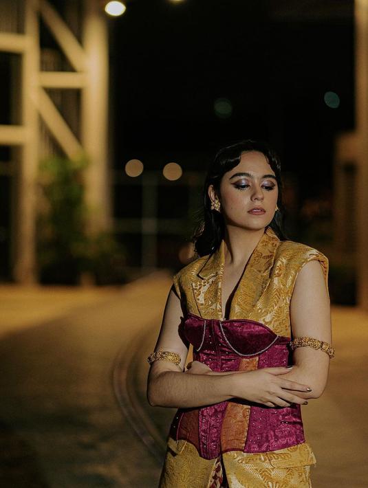 Pesona Yasamin Jasem Pemain Film Mangkujiwo 2, Duet Bareng Sujiwo Tejo ...