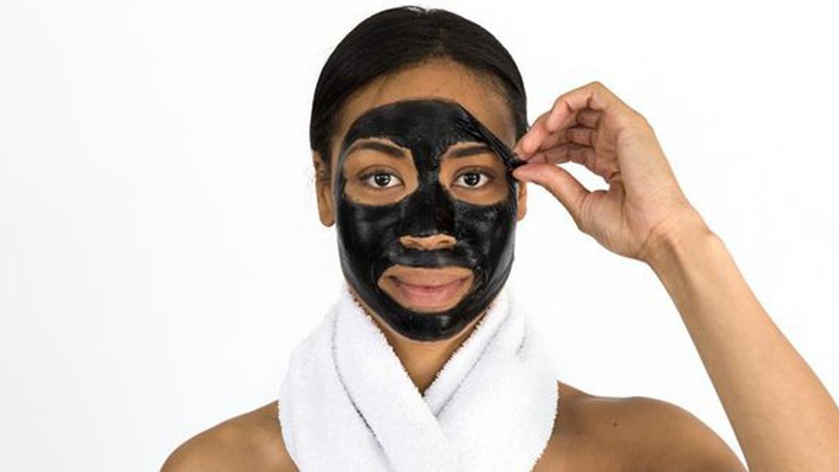 Tumpas Komedo Dengan Masker Unik Menggunakan Obat Norit