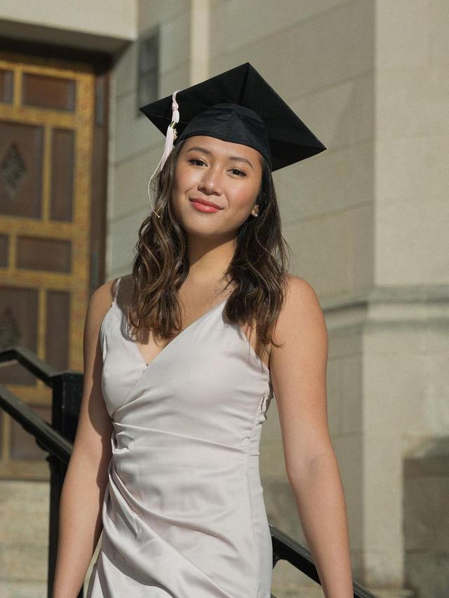 6 Potret Mayzura Munaf Adik Sherina Lulus dari Boston University, Penuh Rasa Bangga - Hot ...