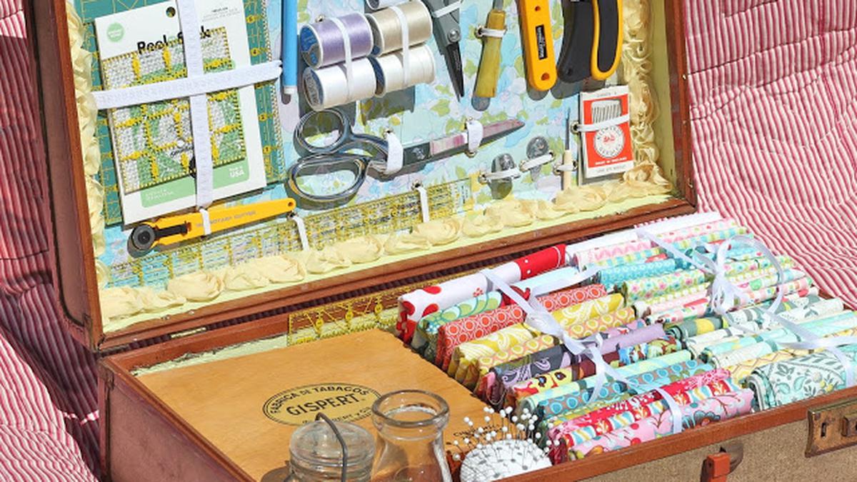 8 Ide Kece Manfaatkan Koper Bekas Jadi Lebih Berguna - Photo Fimela.com