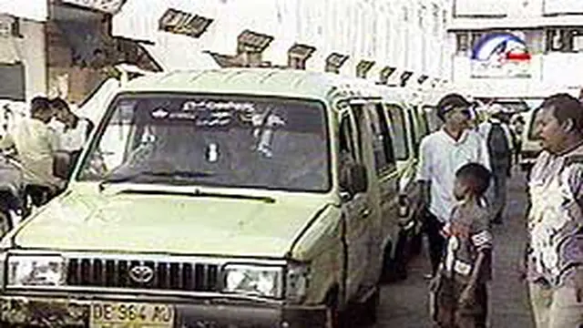 Sopir Angkot di Ambon Menaikkan Tarif Sepihak - News Liputan6.com