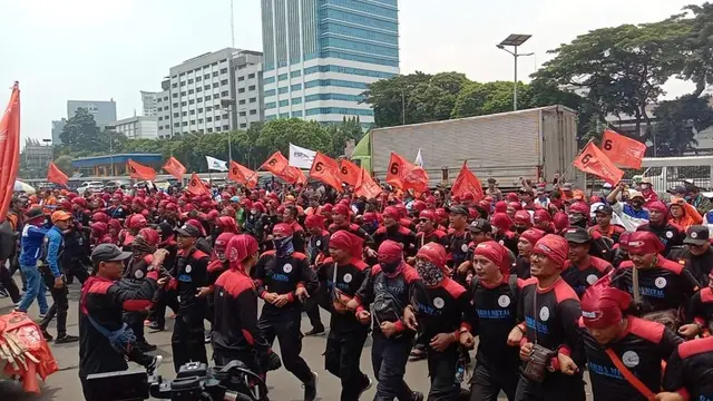 Aksi Unjuk Rasa di Depan Gedung DPR, Partai Buruh Tolak Keras RUU Kesehatan - News Liputan6.com