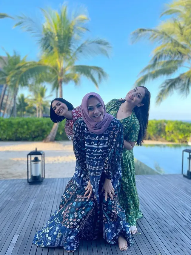 Potret Rieta Amilia Bersama Nagita Slavina dan Caca Tengker, Terlihat Awet Muda dan Bahagia ...