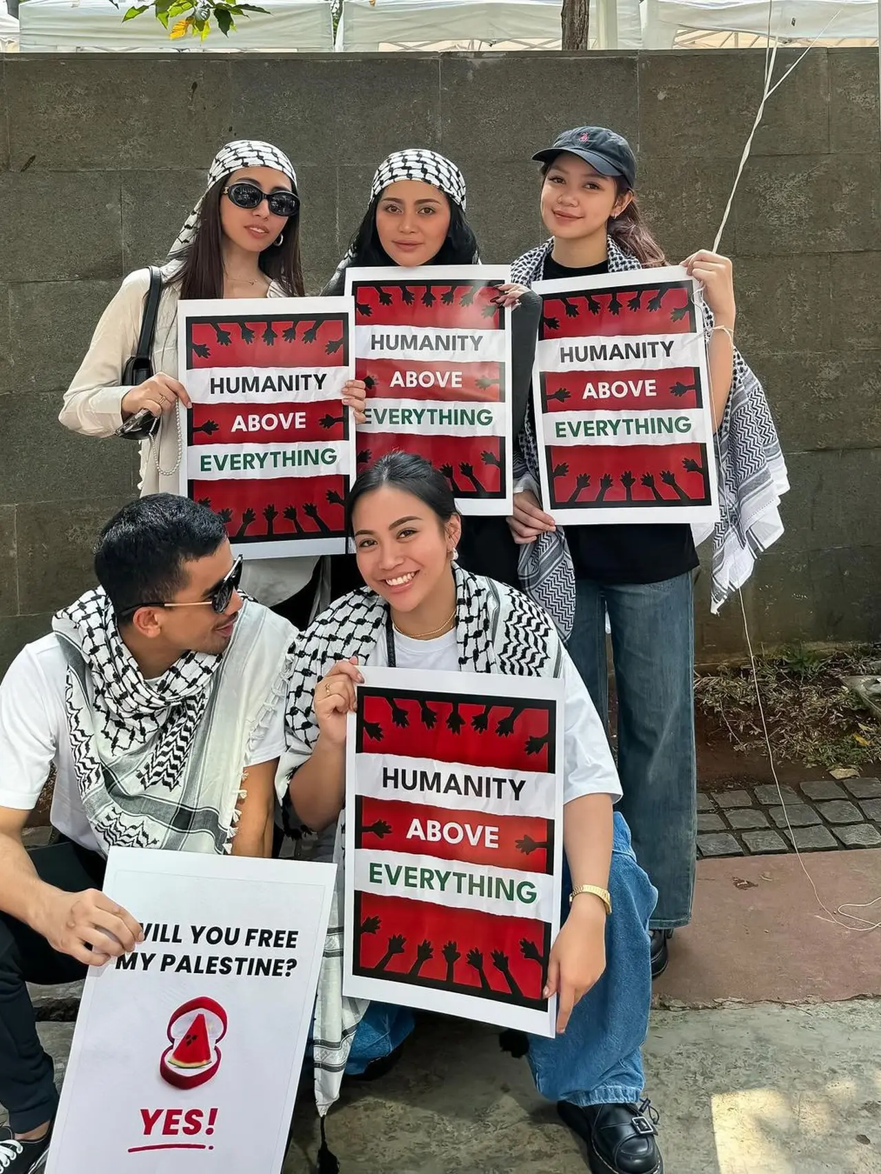 6 Potret Rachel Vennya Kenalkan Anak ke Regina Phoenix, Akrab Main ...