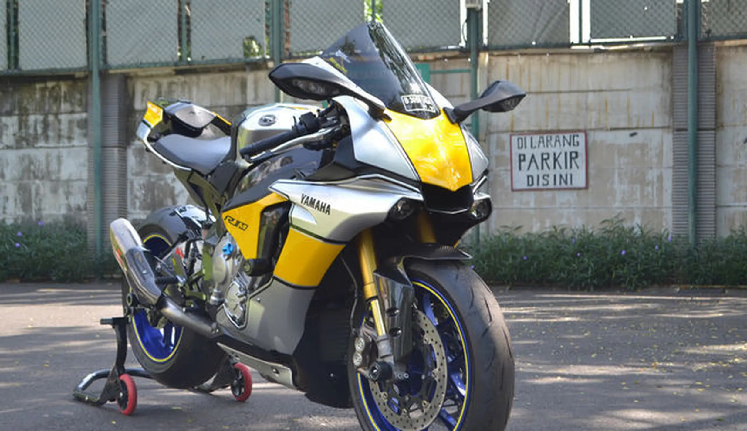 Modifikasi R1M Edisi 60 Tahun Yamaha - Photo Otosia.com