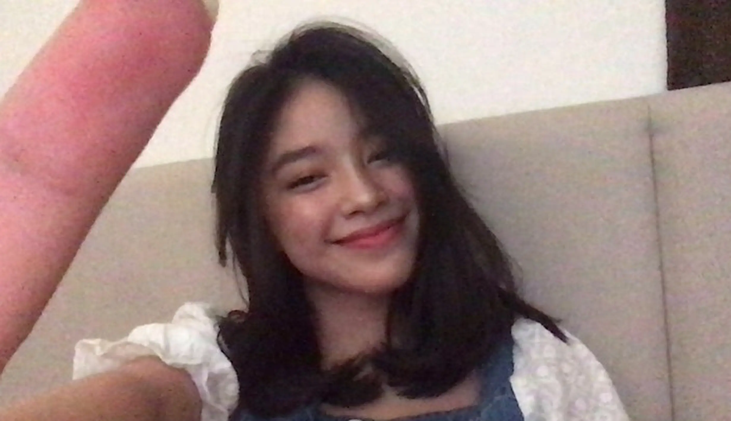 Gaya Selfie Menawan Ala Anneth Delliecia, yang Berhasil Memikat Betrand ...