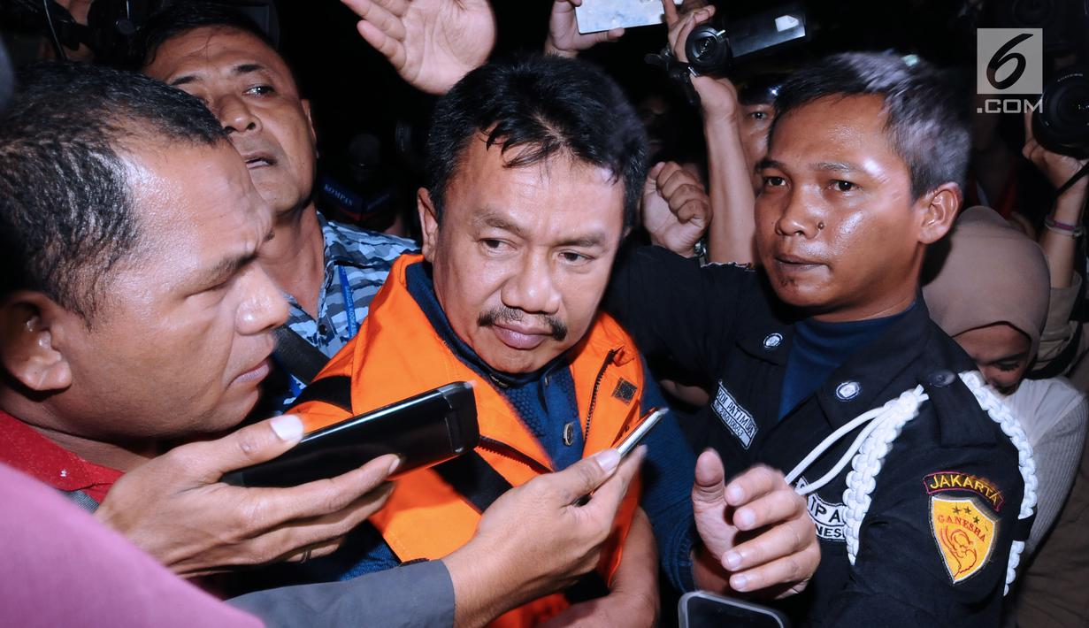 FOTO: Pakai Rompi Oranye, KPK Resmi Tahan Bupati Jombang - Foto ...