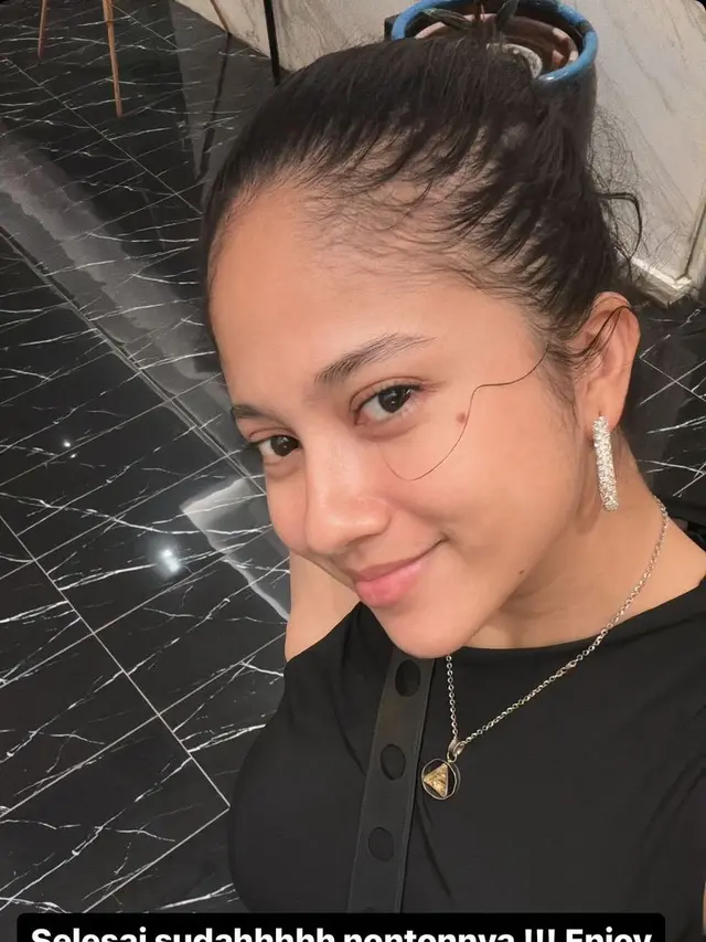 8 Adu Gaya Selebritis Indonesia Nonton Konser Bruno Mars di Thailand, Marion Jola Kenakan Kemben ...