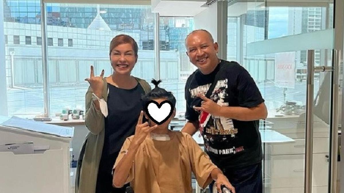 Soraya Haque dan Ekki Soekarno Jenguk David Ozora, Beri Hadiah Stik ...