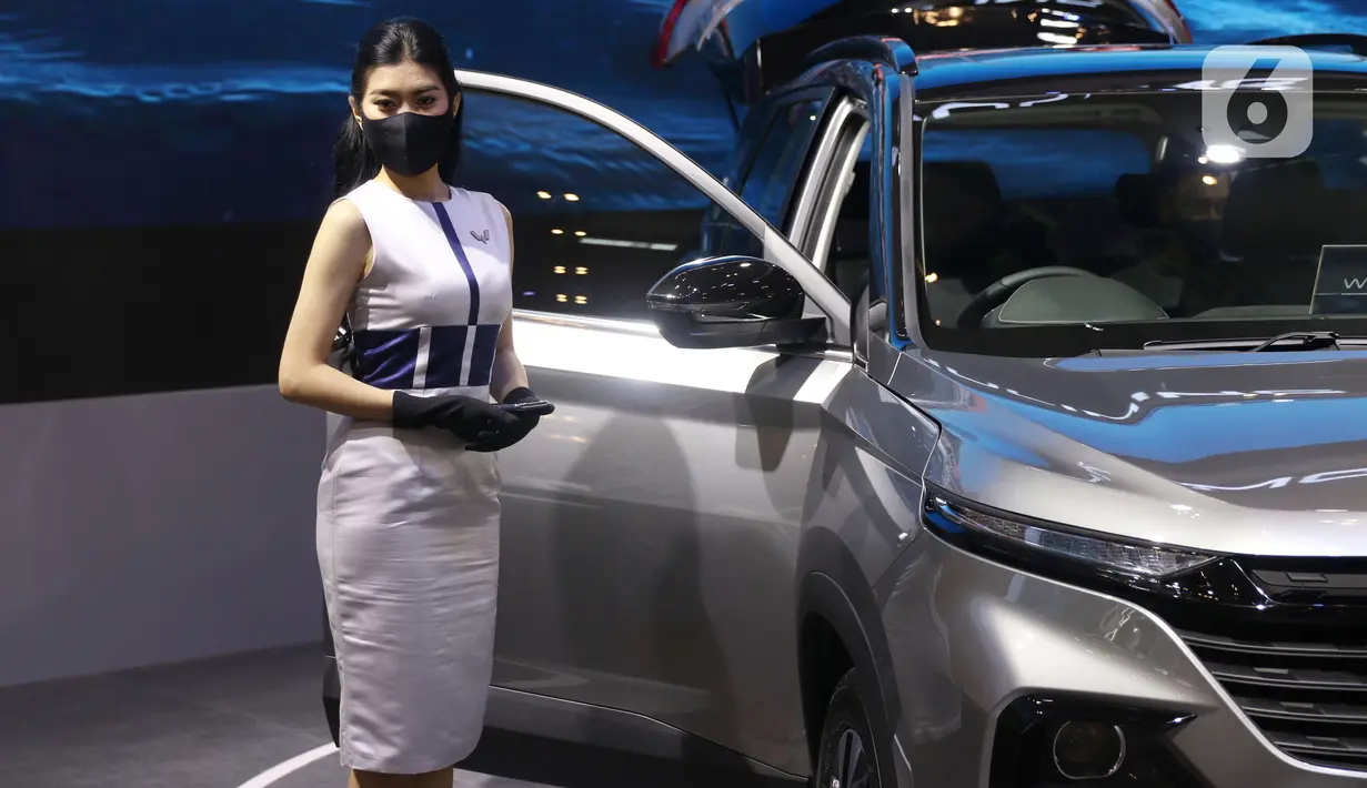 FOTO: Gaya Para SPG yang Curi Perhatian Pengunjung GIIAS 2021 - Foto ...