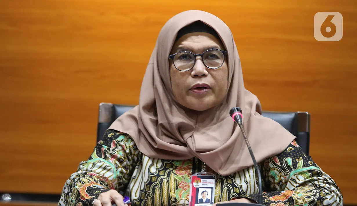 FOTO: Disaksikan Ketua KPU, KPK Perlihatkan Barang Bukti OTT Wahyu ...