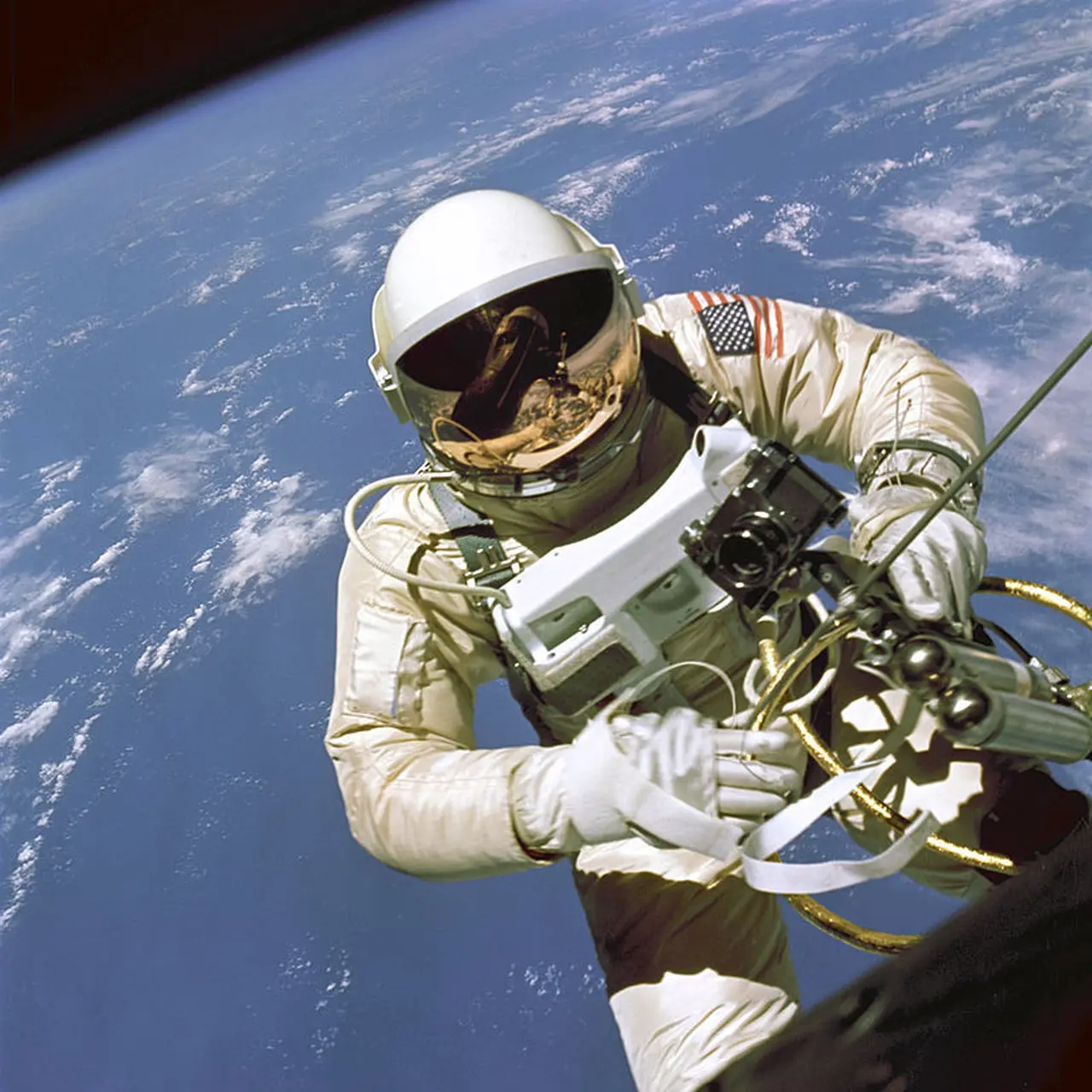 Kisah Astronaut Pertama dalam Sejarah yang Makan di Angkasa Luar ...