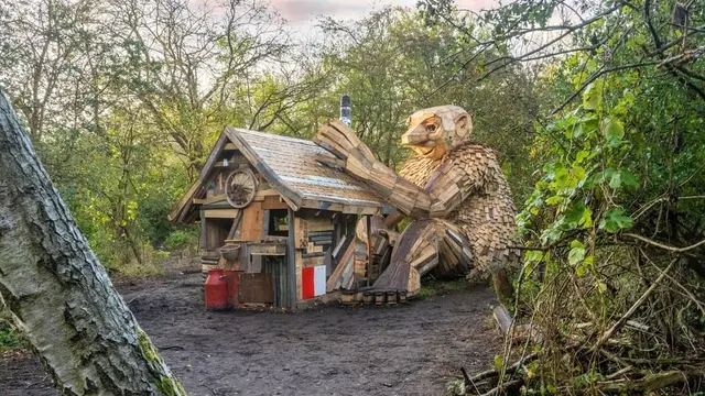 Pria Ini Buat Patung Troll Raksasa dari Kayu Daur Ulang, 6 Hasilnya ...