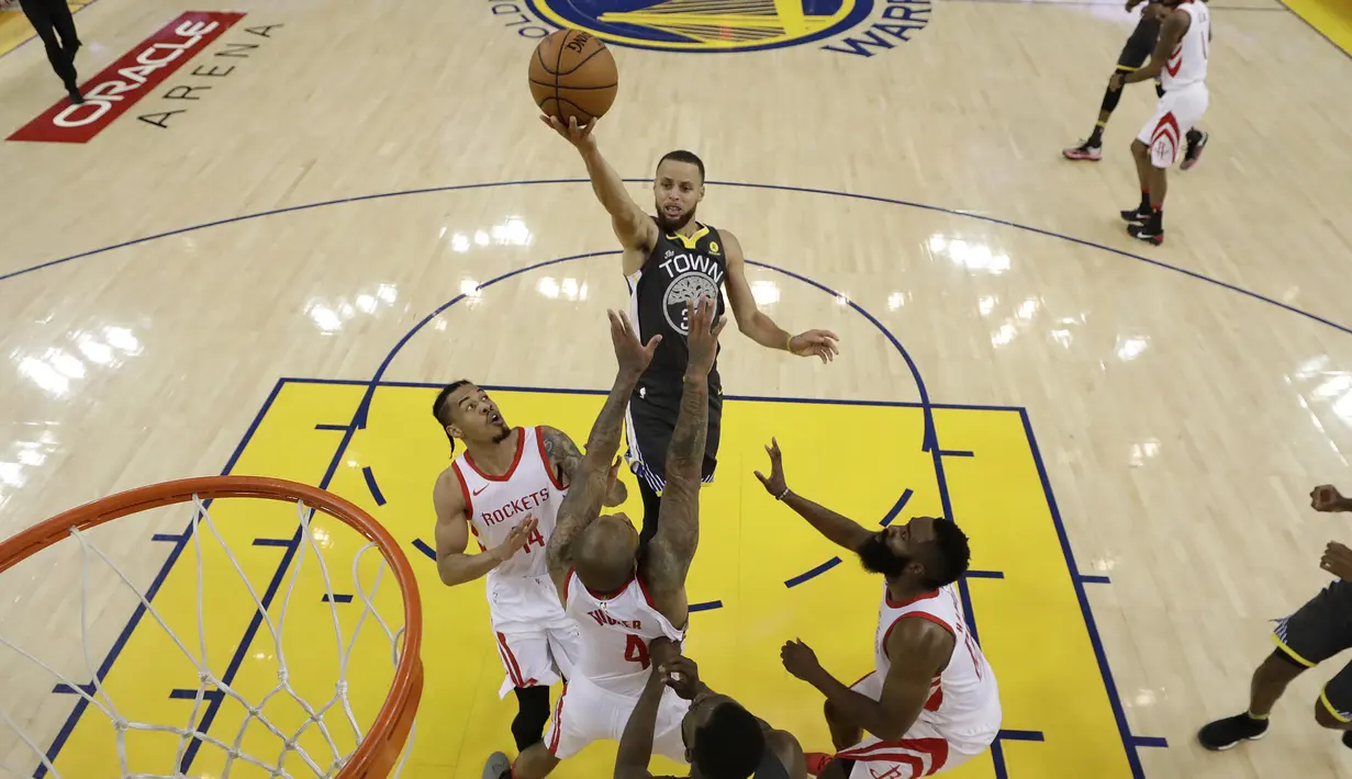 FOTO: Aksi Memukau Stephen Curry di Panggung NBA - NBA Bola.com