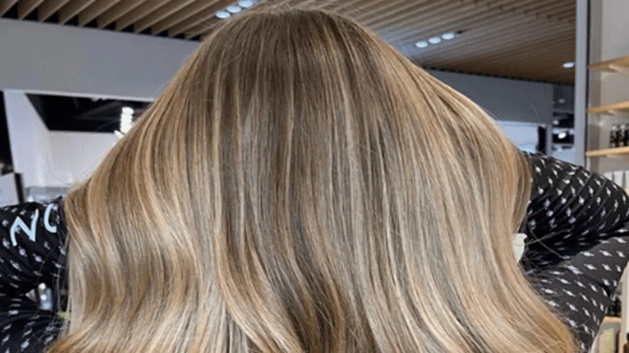 Warna Rambut Elegan dan Menarik di Tahun 2025, Pilih yang Sesuai Gayamu! - Beauty Fimela.com