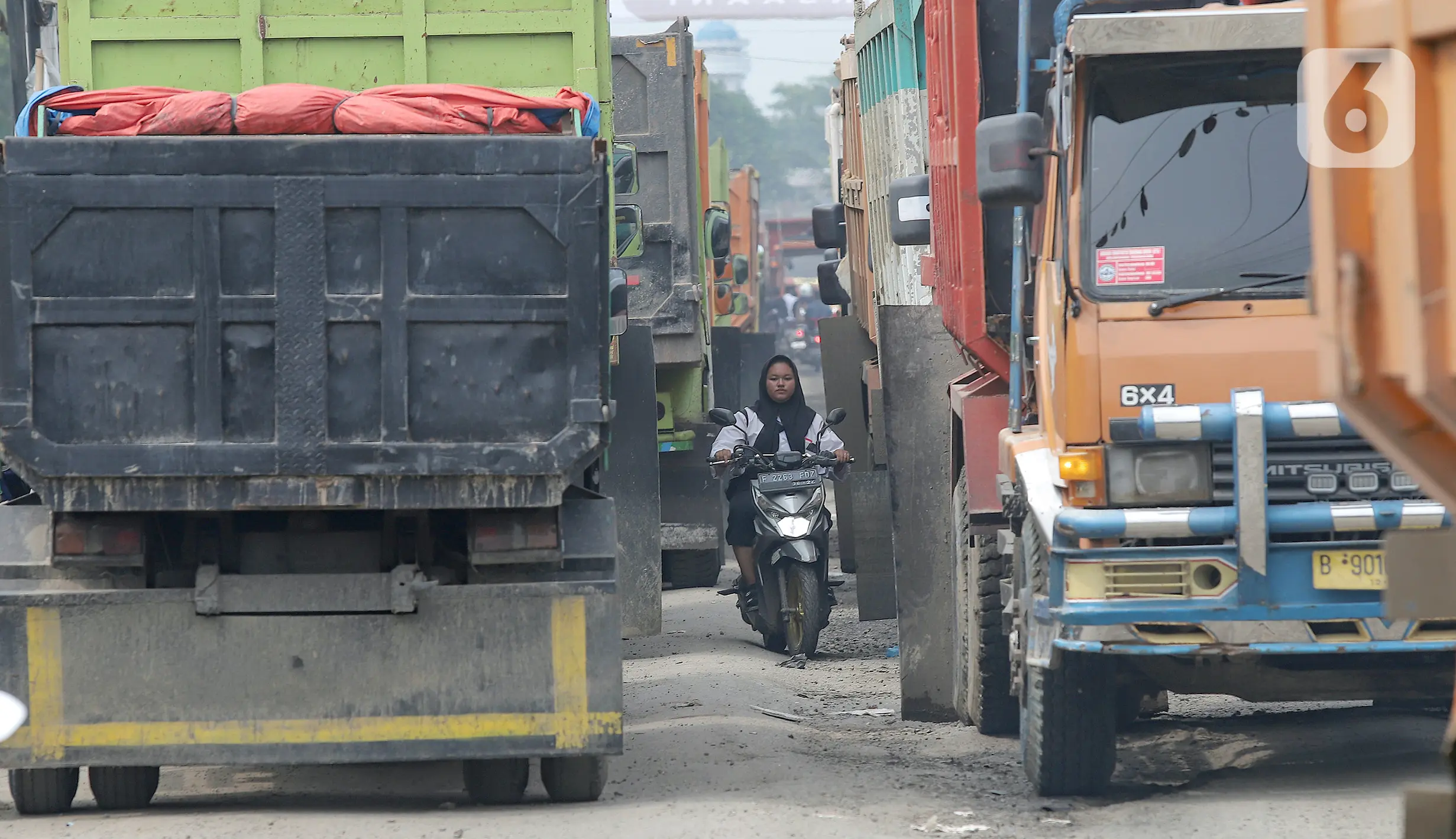 Imbas Unjuk Rasa Sopir Truk, Jalan Raya Parung Panjang Macet Parah ...