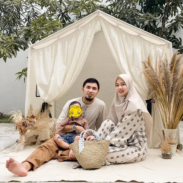 6 Potret Keluarga Kecil Lindswell Kwok, Harmonis - Hot Liputan6.com