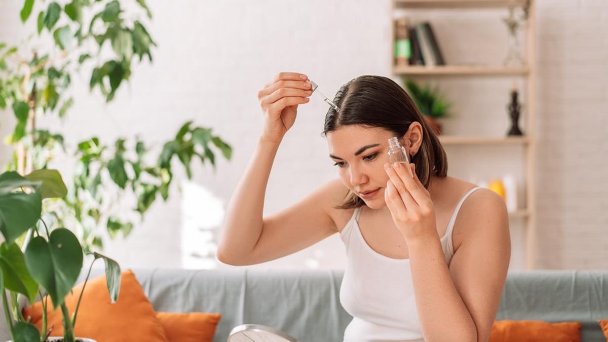 Penggunaan Minyak Esensial untuk Merawat Rambut Rontok - Health ...