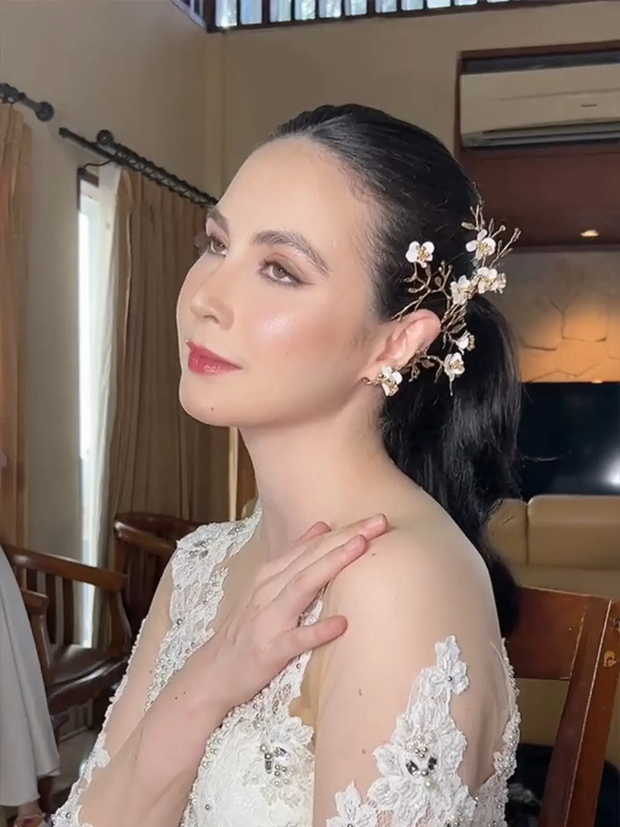 7 Potret Arumi Bachsin Rayakan 10 Tahun Pernikahan, Pakai Gaun Bak Pengantin - Hot Liputan6.com