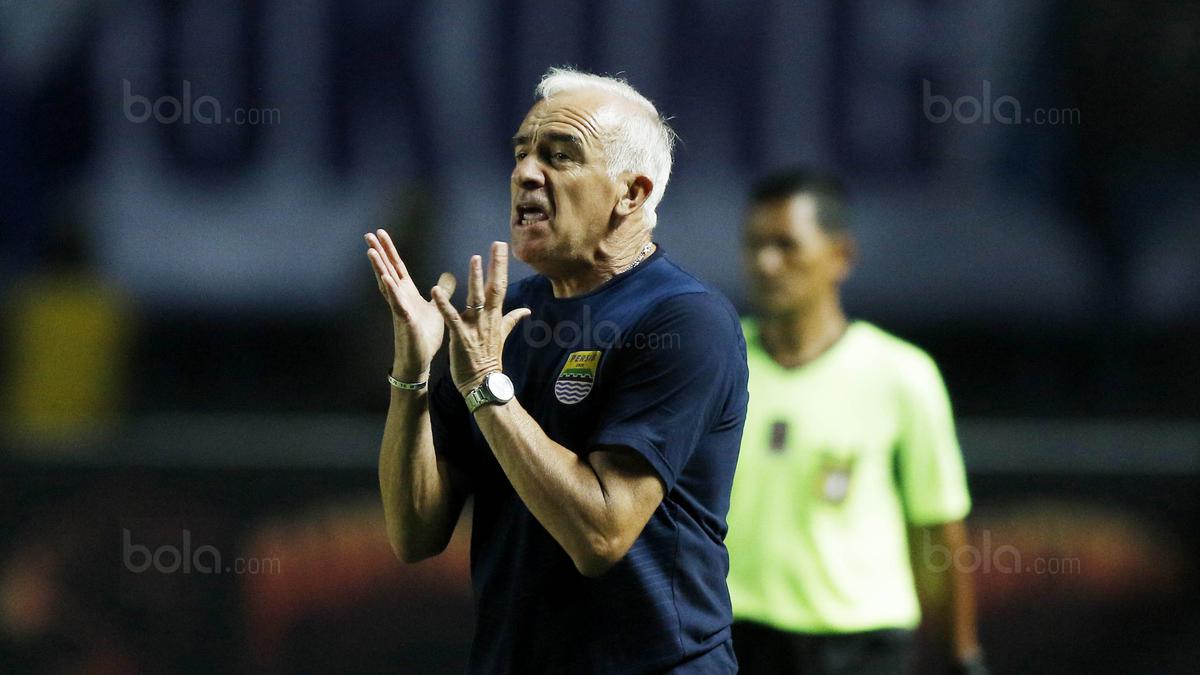 Ini Alasan Pelatih Persib Pilih Muchlis Hadi