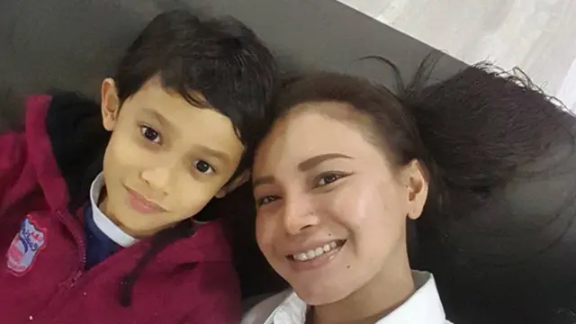 Kompaknya Rossa dan Yoyo Ajak Anak Makan Bersama - ShowBiz Liputan6.com