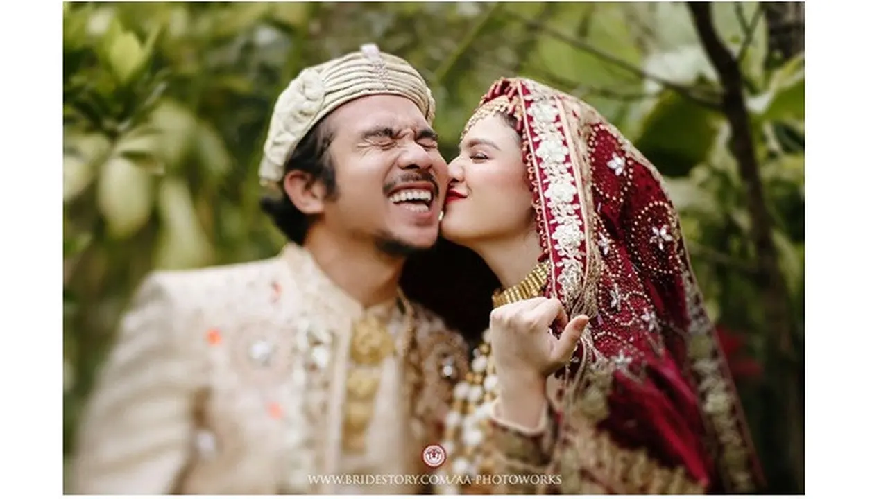 8 Potret Mesra Komo Ricky dan Istri, Umumkan Kehamilan Setelah 3 Tahun ...