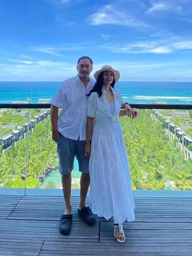 7 Potret Diah Permatasari dan Suami Anniversary ke-28, Kenang Foto Awal ...