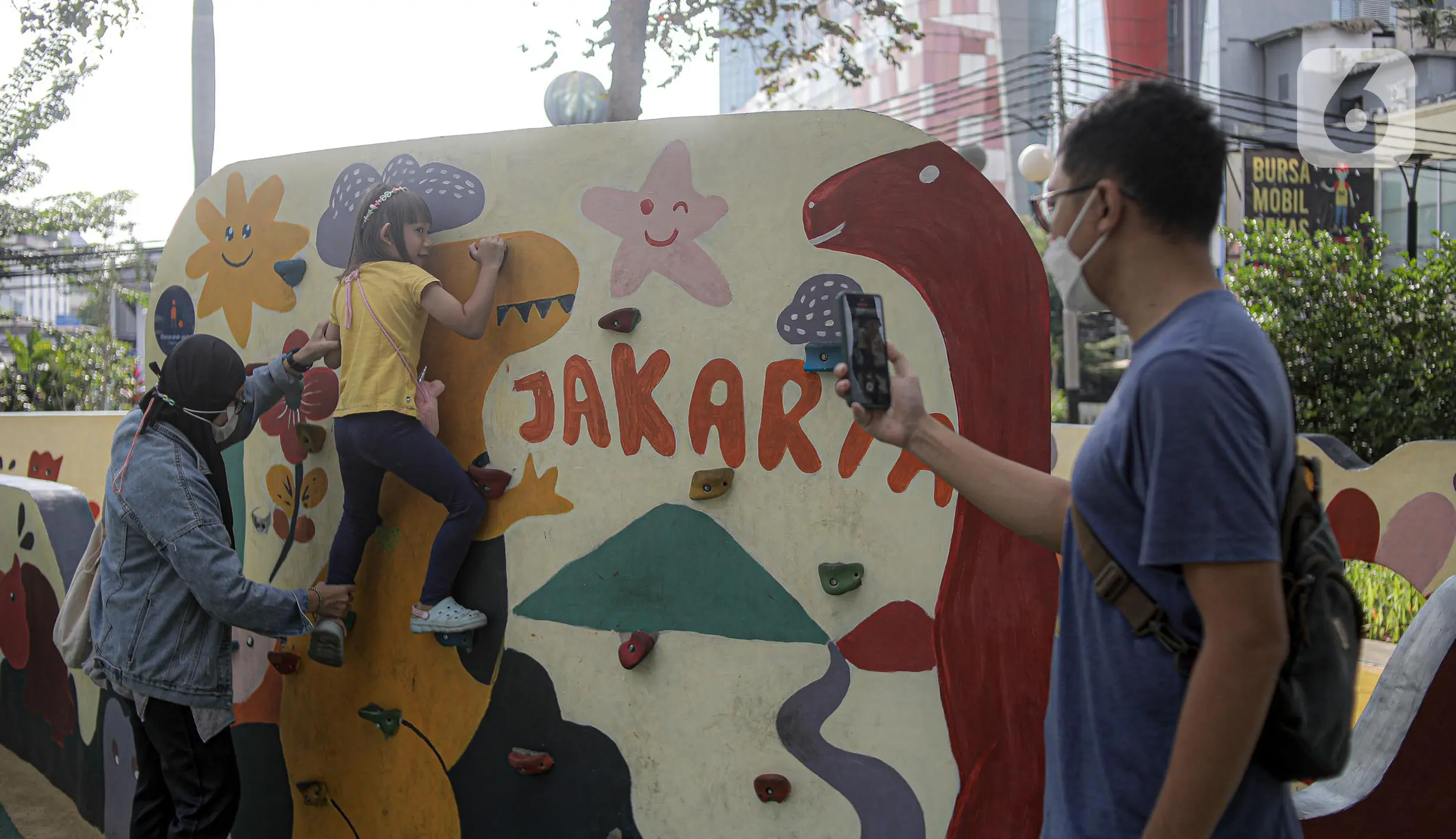 Melihat Lebih Dekat Taman Literasi Martha Christina Tiahahu - Foto ...