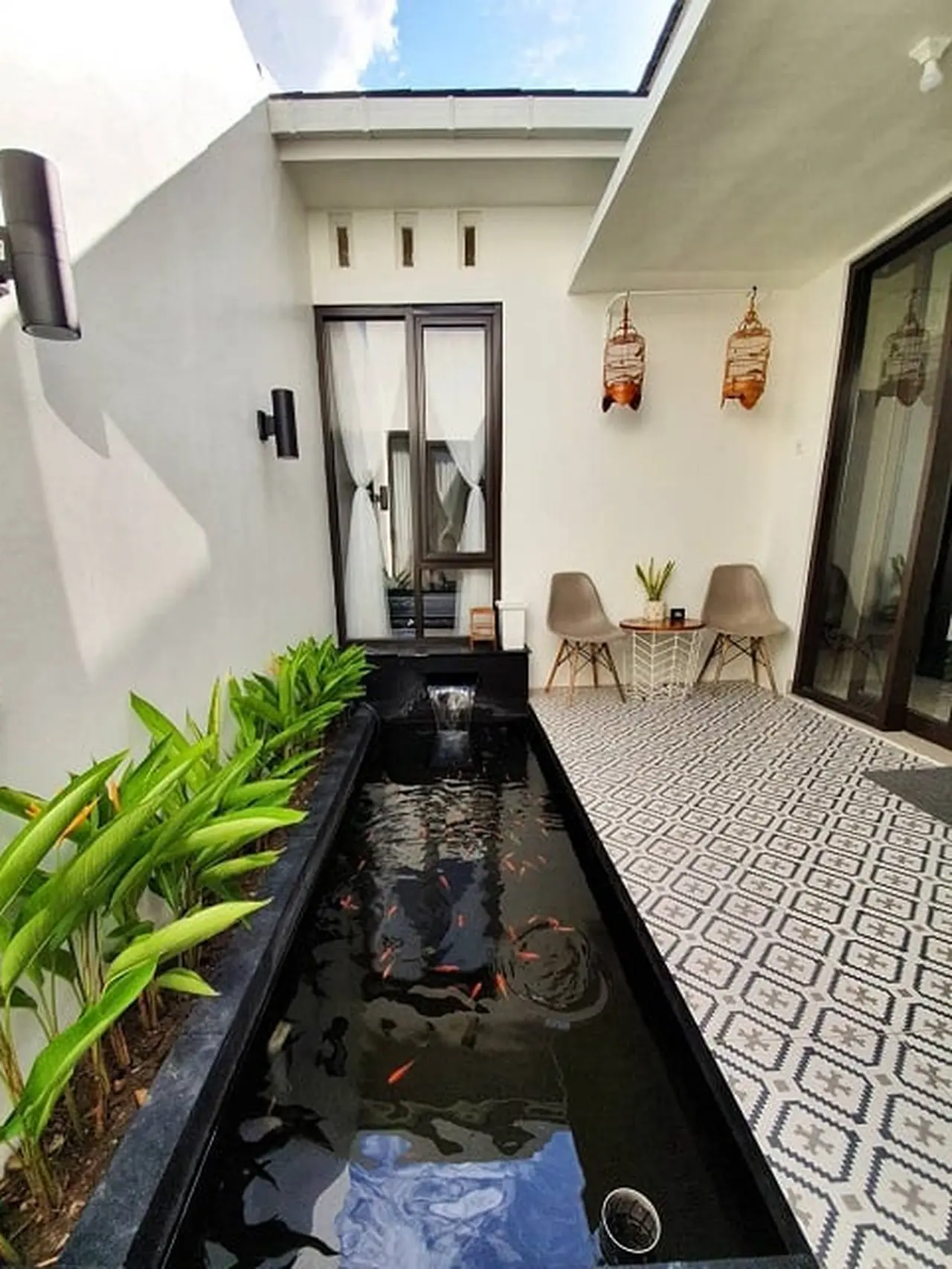 5 Desain Kolam Ikan Minimalis untuk Lahan Sempit, Estetik Bikin Rumah ...