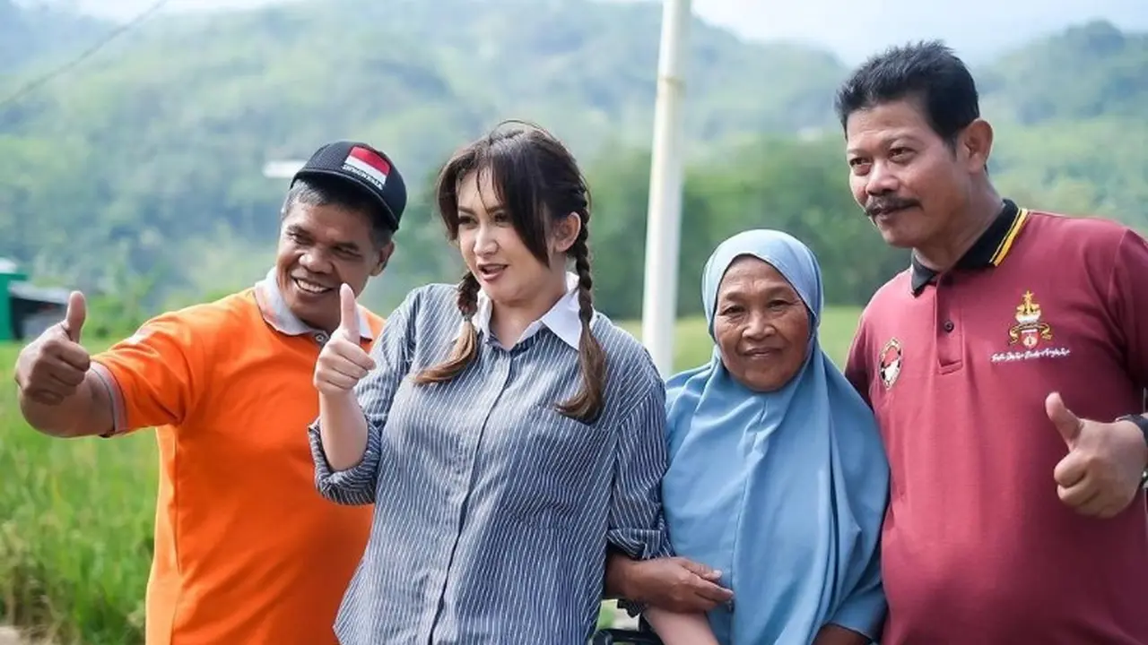 Nafa Urbach dalam Berbagai Outfit, 10 Penampakan Body Goal yang Tetap Memukau di Usia 43 ...