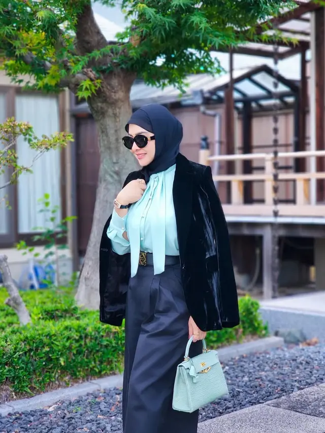 7 Outfit Syahrini dengan Blazer, Inspirasi Gaya Trendi dan Elegan - Hot Liputan6.com