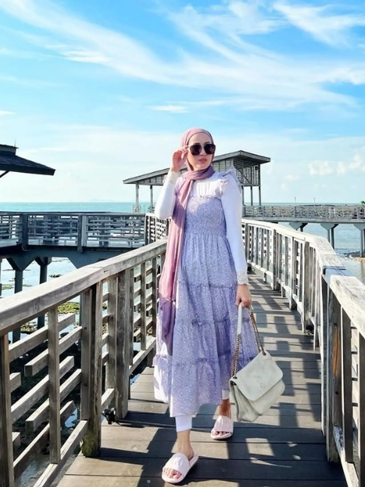 11 Potret Penampilan Berhijab Adelia Wilhelmina, Istri Pasha Ungu yang ...