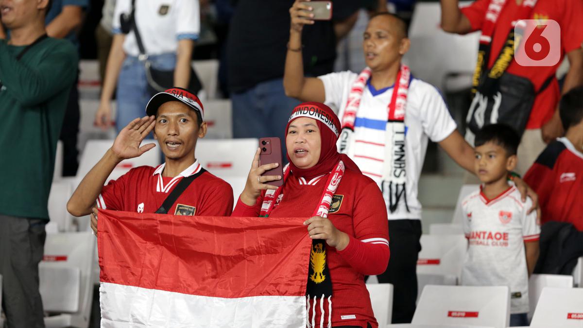 Suporter Timnas Indonesia saat Mendukung Perjuangan Tim Garuda