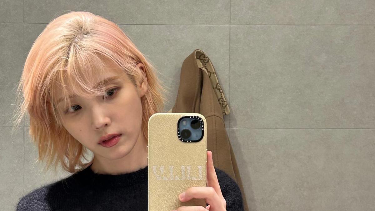 Penampilan Baru IU Jadi Sorotan dengan Pink Blonde Hair