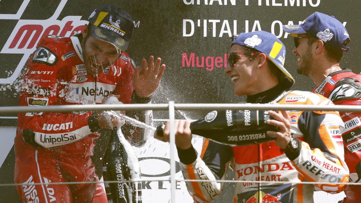 Marc Marquez dan Danilo Petrucci Terlibat Obrolan Hangat di MotoGP ...