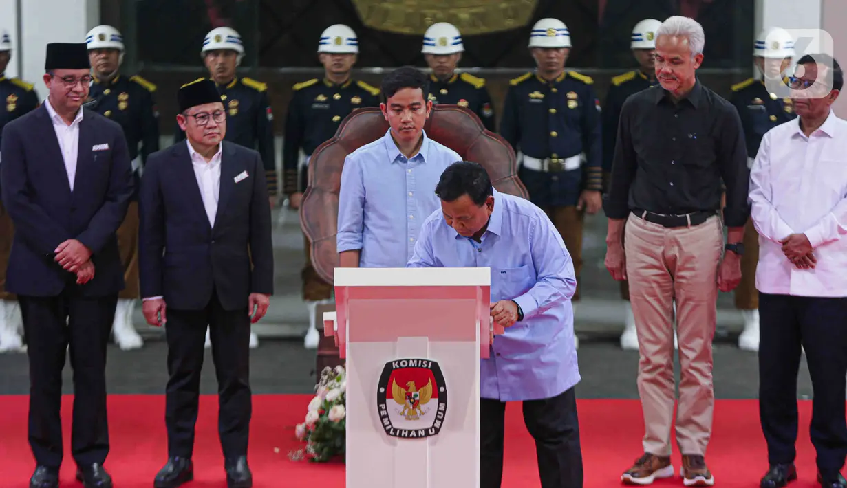 Momen Tiga Capres/Cawapres Tanda Tangani Deklarasi Kampanye Pemilu Damai 2024 - Foto Liputan6.com