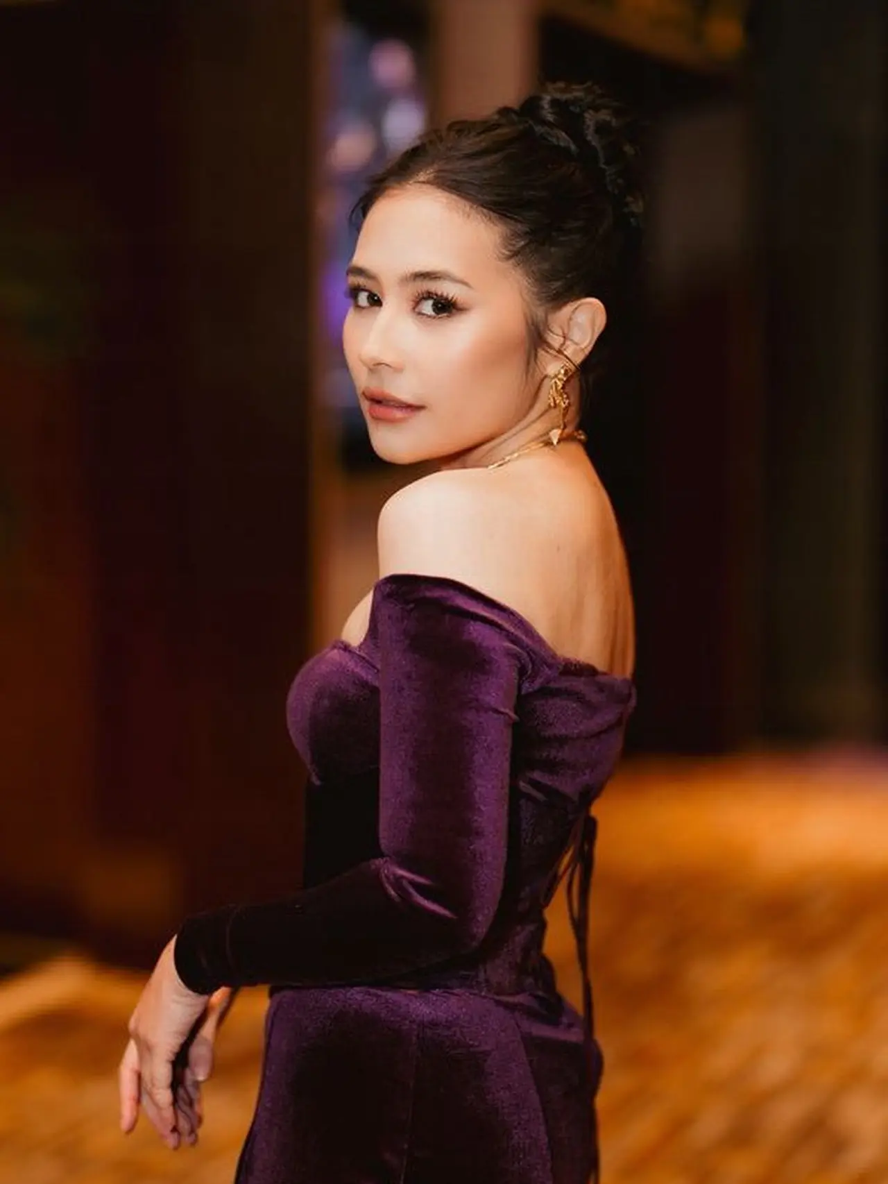 Prilly Latuconsina Beber Rahasia Tubuh Harum Bukan karena Parfum Mahal ...