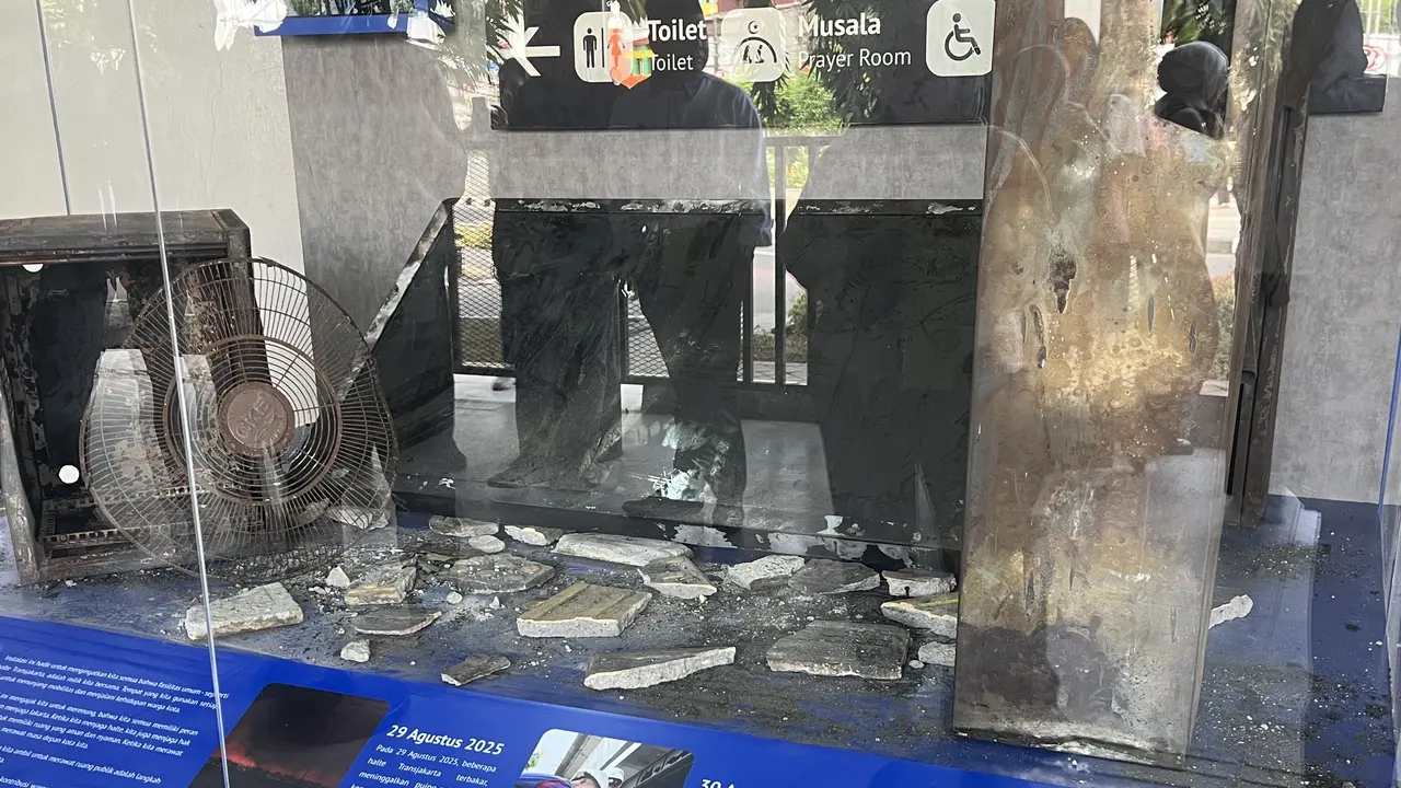 Riwayat Halte Transjakarta Senen Sentral, Dibakar Massa, Kembali ...