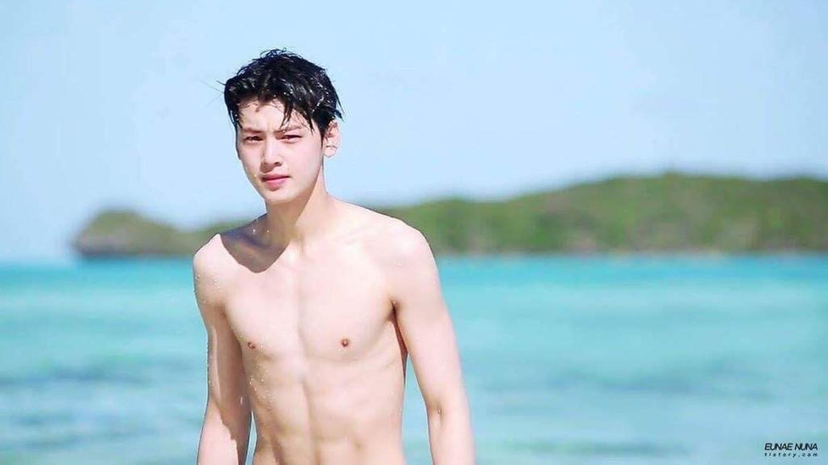 Selain Wajah Tampan, 8 Idola K-Pop Ini Punya Perut Six Pack