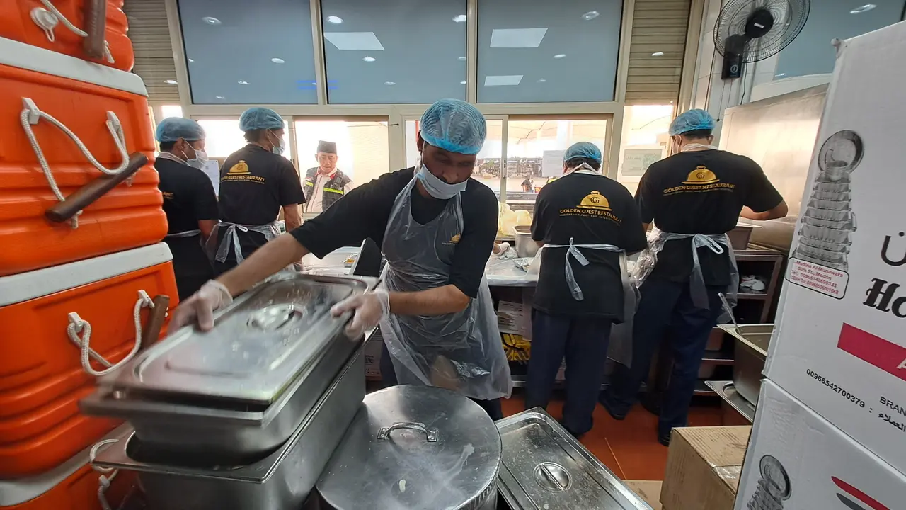 Mengintip Dapur Katering Bandara Jeddah, Sajikan Menu Nusantara untuk ...