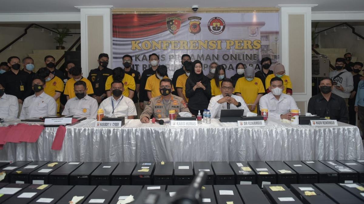 Tetapkan 8 Tersangka Kasus Pinjol Ilegal, Polisi: Nasabah Diteror dan ...