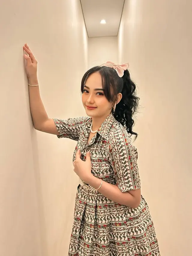 Lirik Lagu Bukit Berbunga dari Silvy Kumalasari Trending Nomor 1, Hit Lama Uci Bing Slamet Viral ...