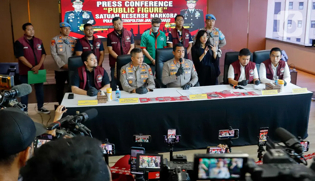 Terjerat Kasus Narkoba, Fachry Albar Kembali Ditahan - Foto Liputan6.com