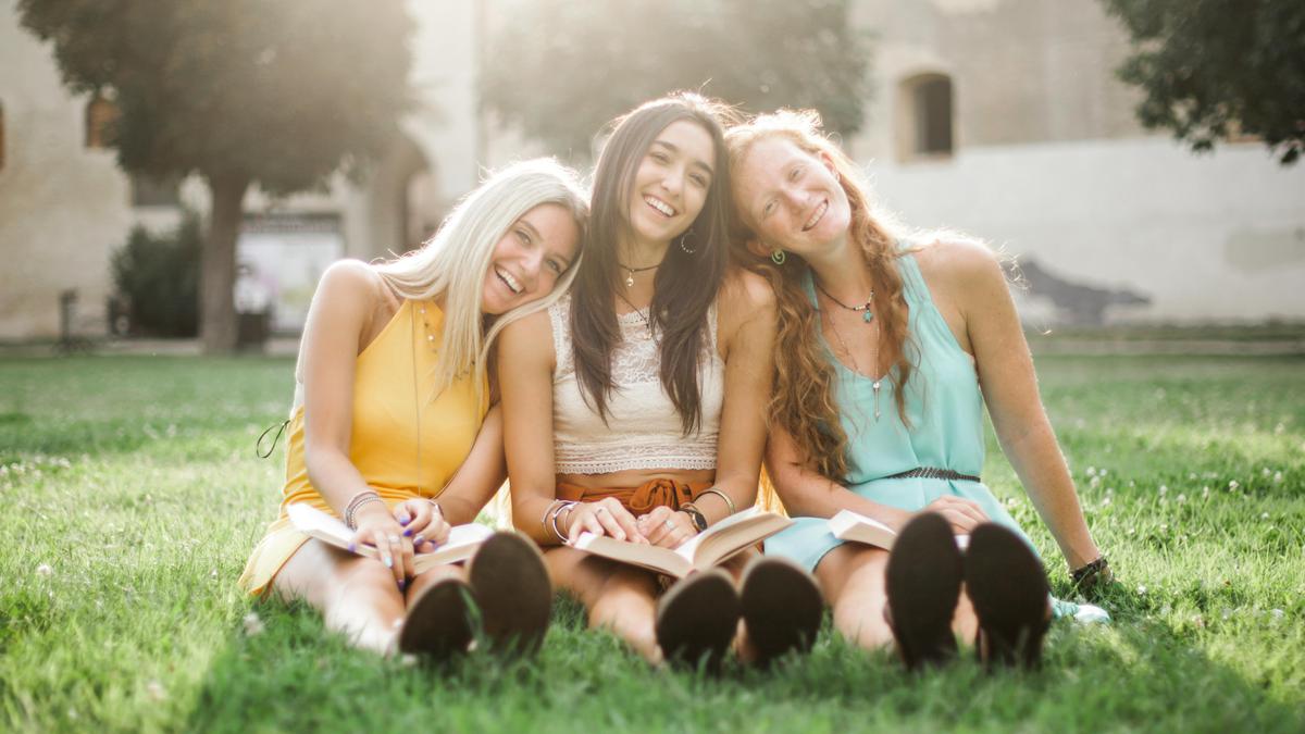 5 Cara Pancarkan Feminine Energy dari Bersikap Sopan hingga Memiliki ...
