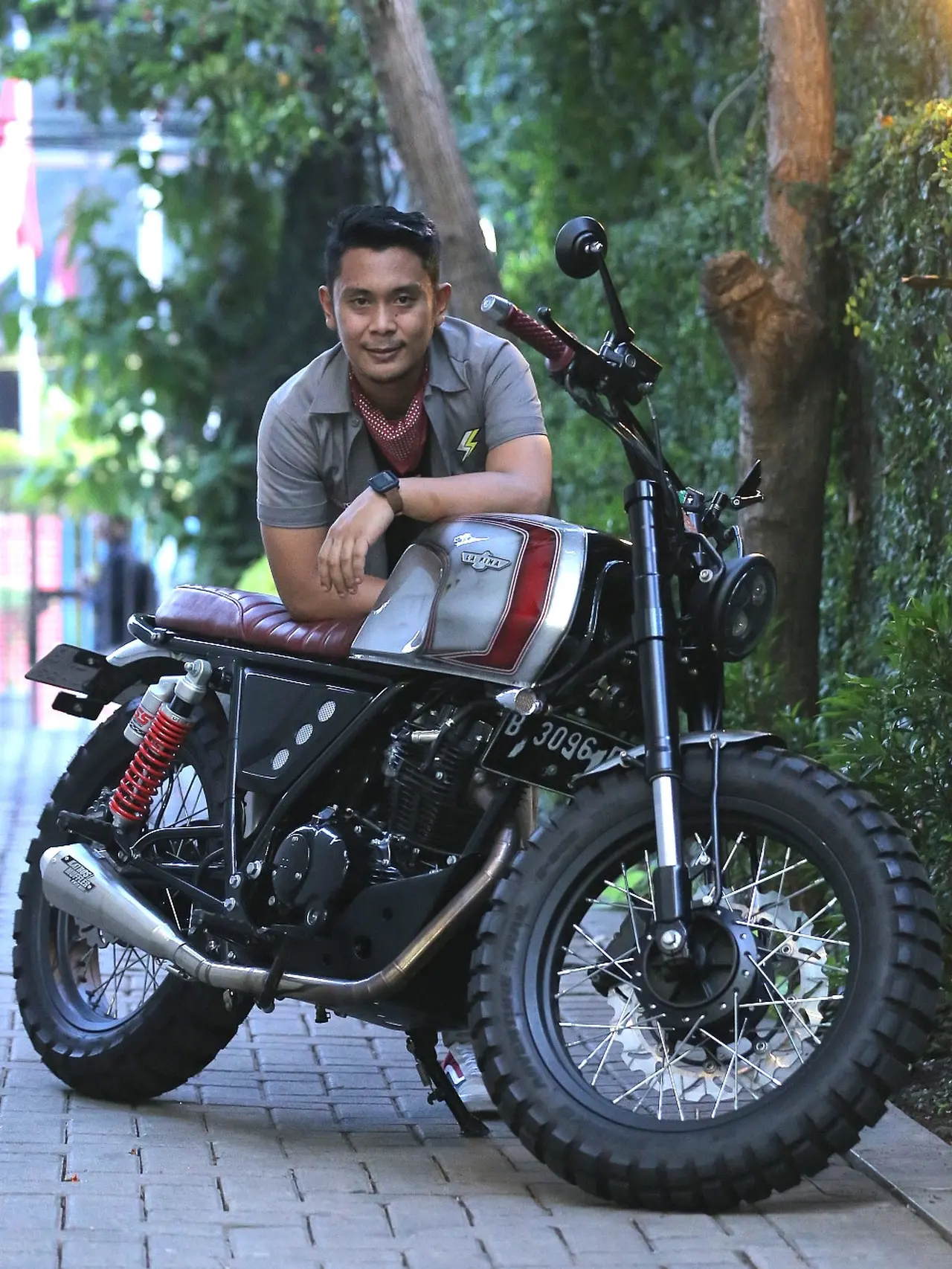 Atenx Katros, dari Freestyler Hingga Jadi Builder Motor Kustom Presiden ...